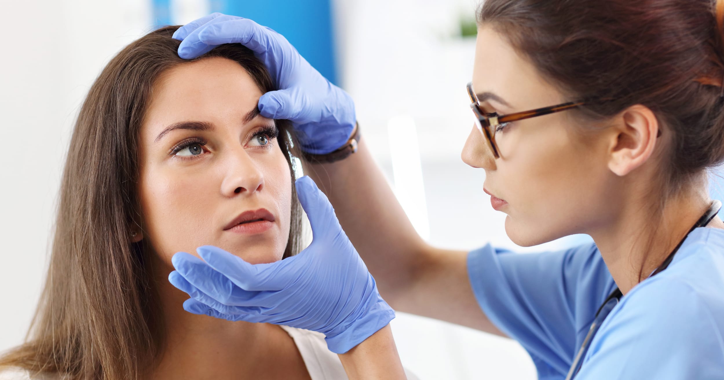 Can a Contact Lens Get Stuck in Your Eye? | 1-800 Contacts
