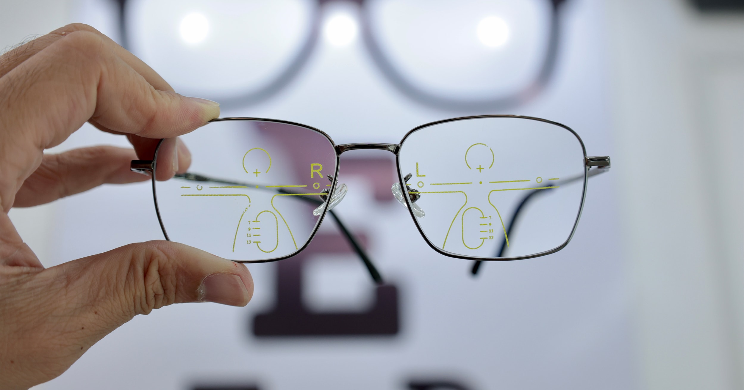 How to Tell If Your Progressive Lenses Are Correct | 1-800 Contacts